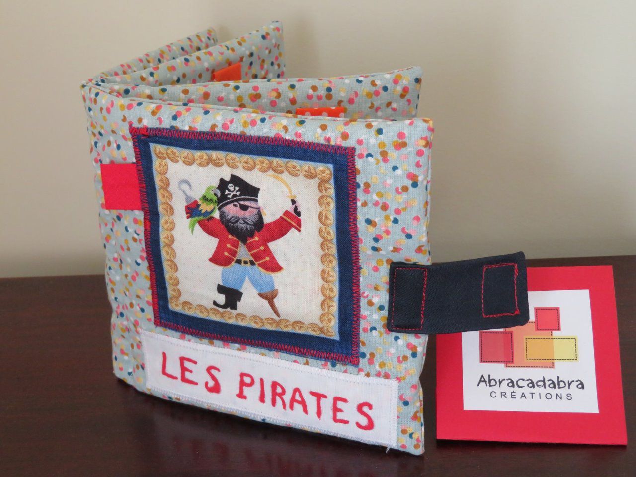 LIVRE D'EVEIL "LES PIRATES" - Abracadabracreations